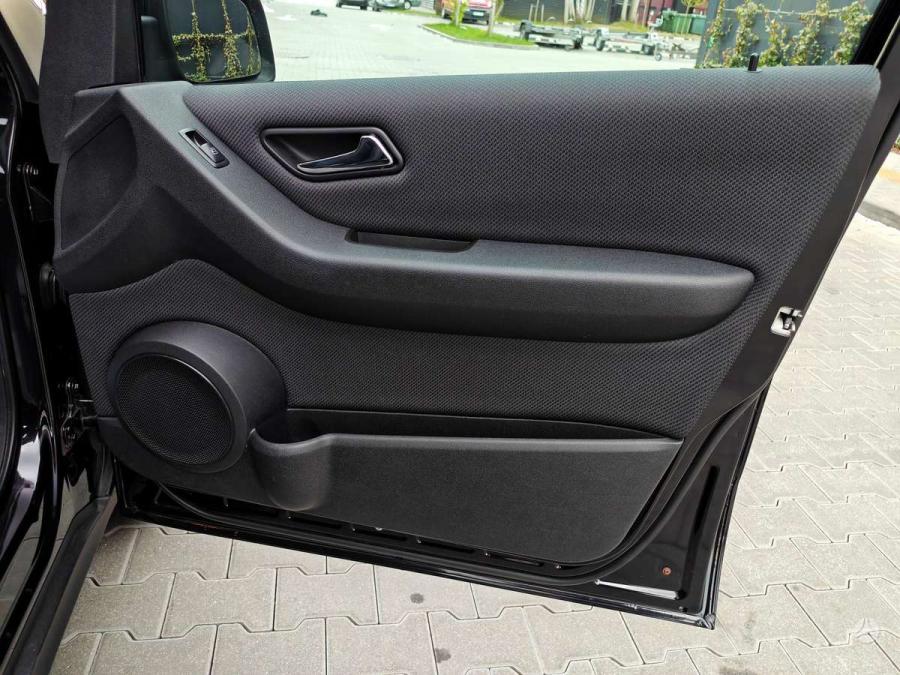 Melns Mercedes-Benz A 180 2011 Klaipėda, ar dzinēja tilpumu 2.00 L un nobraukumu 162 tūkst. km par 3999 €, foto 35 vietnē AUTOMOTO.COM.LV