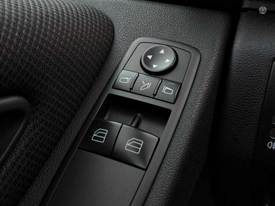 Melns Mercedes-Benz A 180 2011 Klaipėda, ar dzinēja tilpumu 2.00 L un nobraukumu 162 tūkst. km par 3999 €, foto 41 vietnē AUTOMOTO.COM.LV