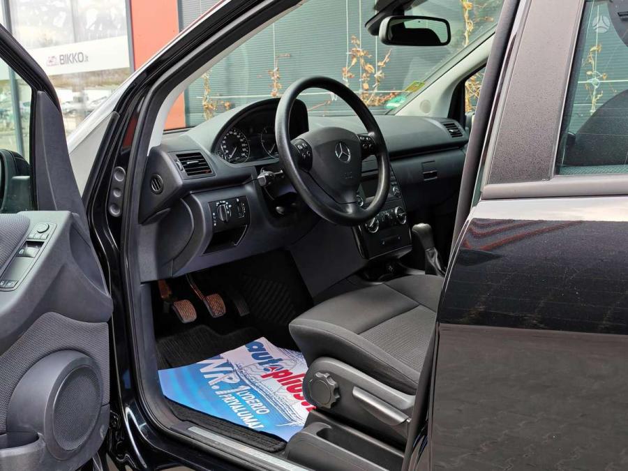Melns Mercedes-Benz A 180 2011 Klaipėda, ar dzinēja tilpumu 2.00 L un nobraukumu 162 tūkst. km par 3999 €, foto 43 vietnē AUTOMOTO.COM.LV