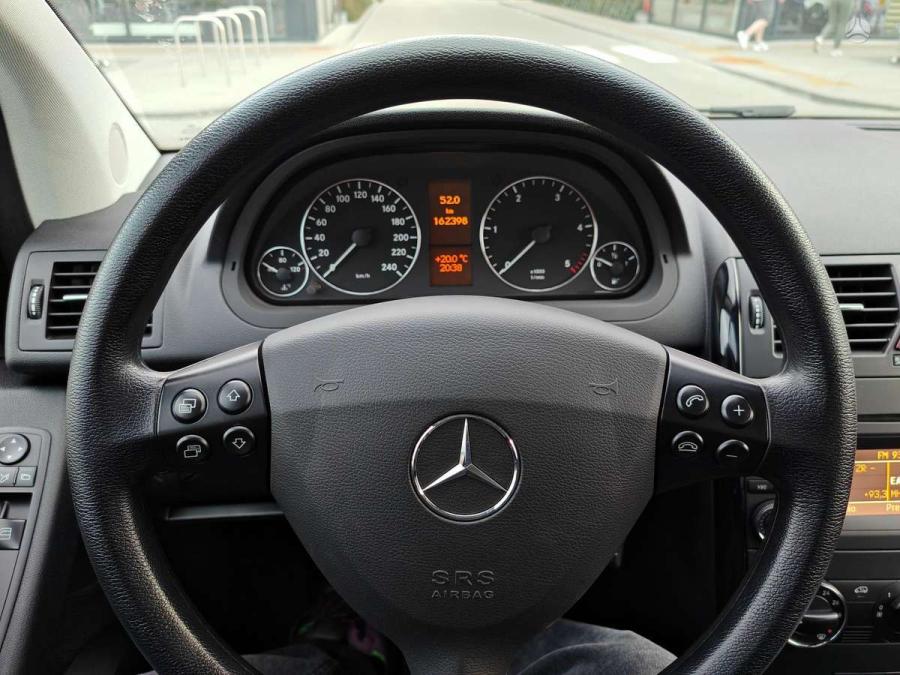 Melns Mercedes-Benz A 180 2011 Klaipėda, ar dzinēja tilpumu 2.00 L un nobraukumu 162 tūkst. km par 3999 €, foto 46 vietnē AUTOMOTO.COM.LV