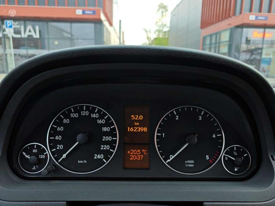 Melns Mercedes-Benz A 180 2011 Klaipėda, ar dzinēja tilpumu 2.00 L un nobraukumu 162 tūkst. km par 3999 €, foto 47 vietnē AUTOMOTO.COM.LV