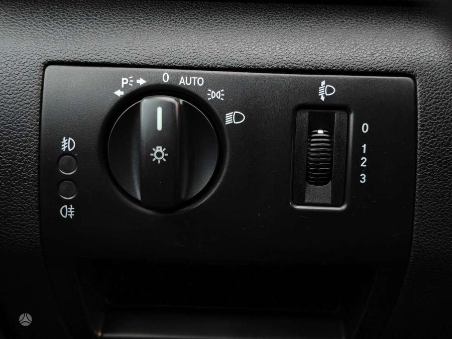 Melns Mercedes-Benz A 180 2011 Klaipėda, ar dzinēja tilpumu 2.00 L un nobraukumu 162 tūkst. km par 3999 €, foto 50 vietnē AUTOMOTO.COM.LV