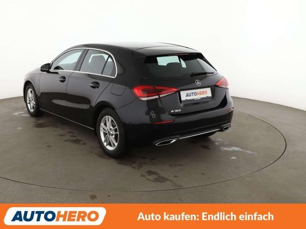 Melns Mercedes-Benz A 180 2019 Kauņa, ar dzinēja tilpumu 1.30 L un nobraukumu 93 tūkst. km par 22693 €, foto 4 vietnē AUTOMOTO.COM.LV