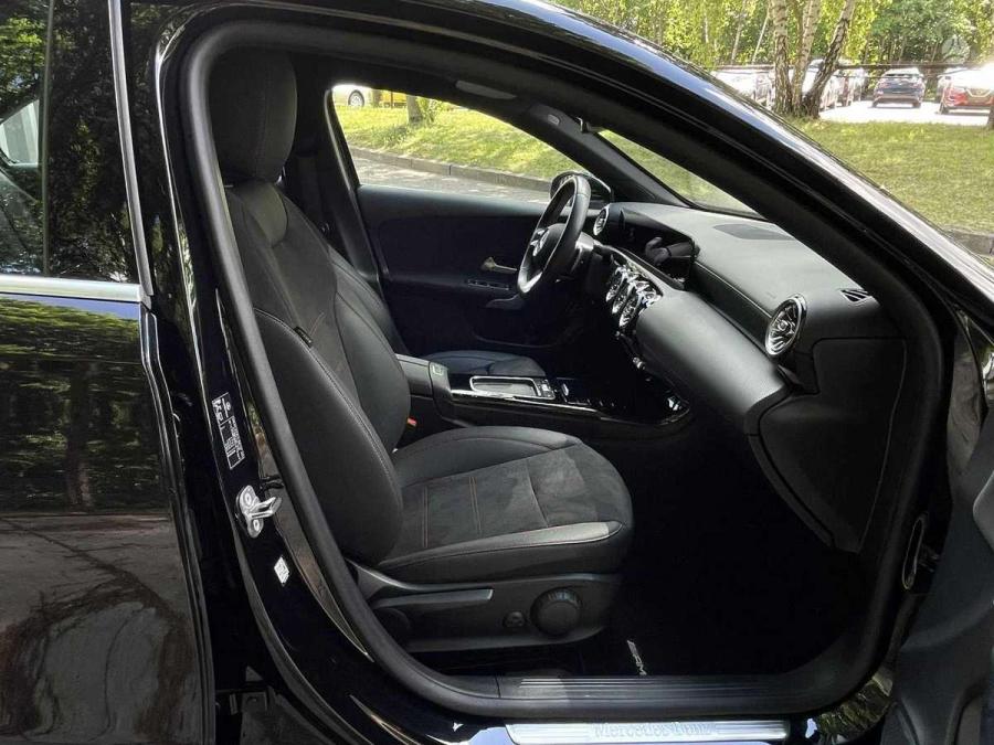 Melns Mercedes-Benz A 180 2024 Viļņa, ar dzinēja tilpumu 1.33 L un nobraukumu 19 tūkst. km par 28900 €, foto 9 vietnē AUTOMOTO.COM.LV