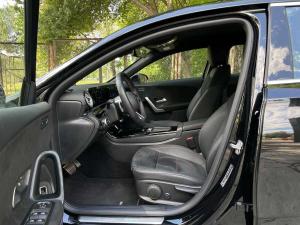 Melns Mercedes-Benz A 180 2024 Viļņa, ar dzinēja tilpumu 1.33 L un nobraukumu 19 tūkst. km par 28900 €, foto 10 vietnē AUTOMOTO.COM.LV