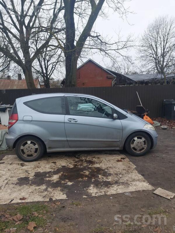 Blue Mercedes-Benz A 180 2006 in Riga, with an engine capacity of 2.00 L and mileage of 421 thousand km for 490 €, photo 5 on AUTOMOTO.COM.LV
