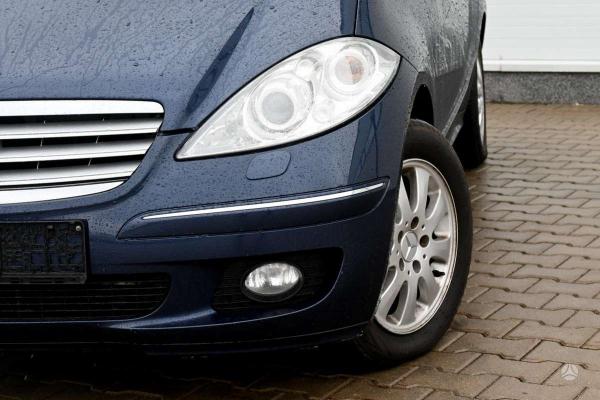 Mercedes-Benz A 180 2008 in Kretinga on AUTOMOTO.COM.LV Blue Mercedes-Benz A 180 2008 in Kretinga, with an engine capacity of 2.00 L and mileage of 257 thousand km for 2699 €, photo 6 on AUTOMOTO.COM.LV