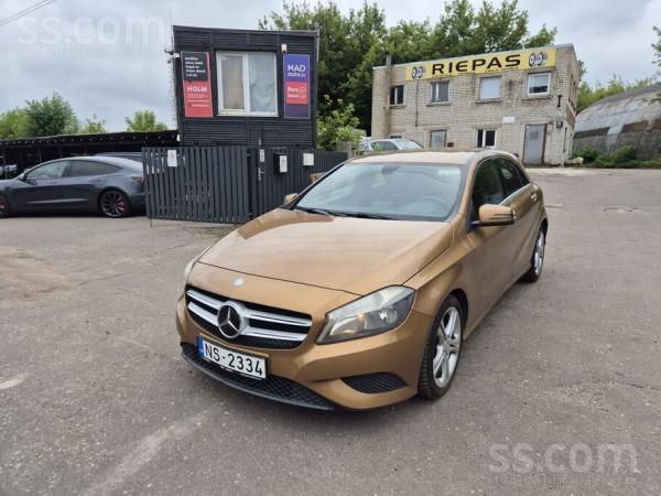 Brown Mercedes-Benz A 180 2013 in Riga, with an engine capacity of 1.80 L and mileage of 303 thousand km for 9490 €, photo 1 on AUTOMOTO.COM.LV