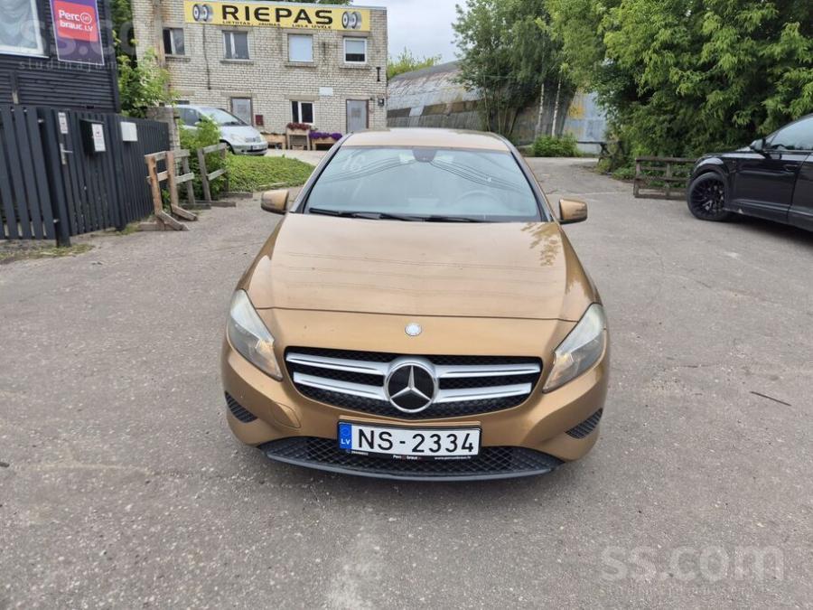 Brūns Mercedes-Benz A 180 2013 Rīga, ar dzinēja tilpumu 1.80 L un nobraukumu 303 tūkst. km par 9490 €, foto 4 vietnē AUTOMOTO.COM.LV