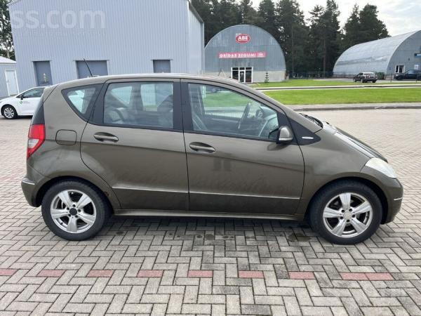 Zaļš Mercedes-Benz A 180 2008 Valmiera, ar dzinēja tilpumu 2.00 L un nobraukumu 293 tūkst. km par 1500 €, foto 4 vietnē AUTOMOTO.COM.LV