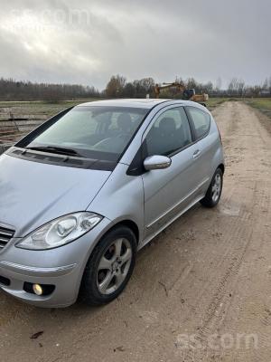 Grey Mercedes-Benz A 180 2005 in Ogre, with an engine capacity of 2.00 L and mileage of 24 thousand km for 23000 €, photo 2 on AUTOMOTO.COM.LV