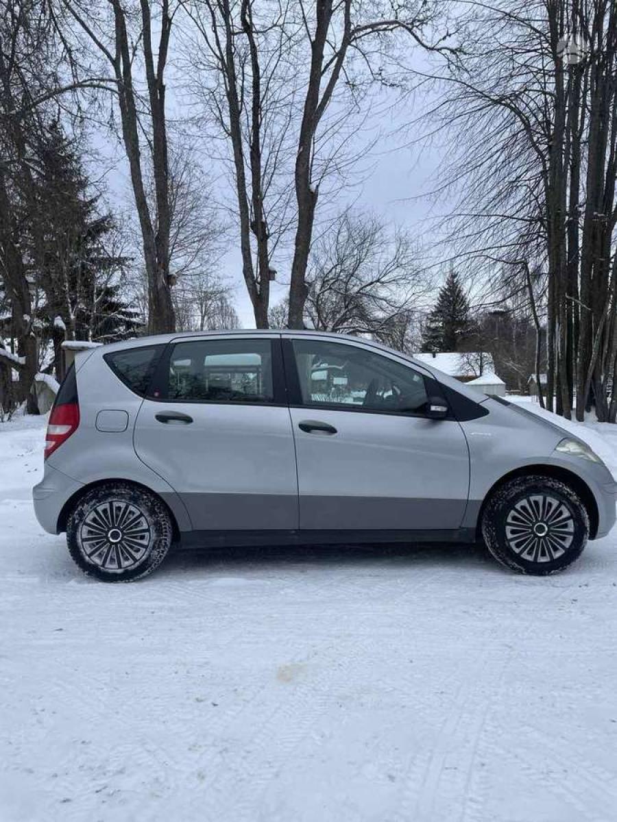 Grey Mercedes-Benz A 180 2006 in Ignalina, with an engine capacity of 1.99 L and mileage of 333 thousand km for 2250 €, photo 8 on AUTOMOTO.COM.LV