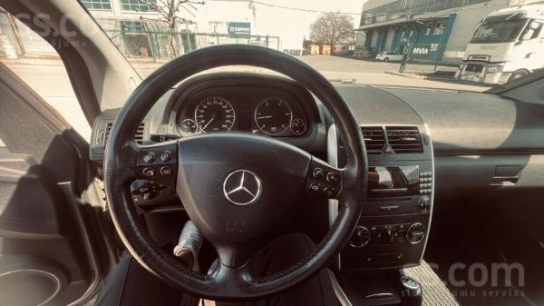 Pelēks Mercedes-Benz A 180 2006 Rīga, ar dzinēja tilpumu 2.00 L un nobraukumu 297 tūkst. km par 2000 €, foto 8 vietnē AUTOMOTO.COM.LV