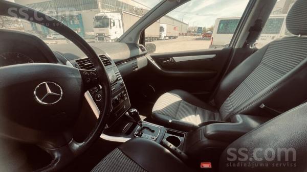 Pelēks Mercedes-Benz A 180 2006 Rīga, ar dzinēja tilpumu 2.00 L un nobraukumu 297 tūkst. km par 2000 €, foto 10 vietnē AUTOMOTO.COM.LV