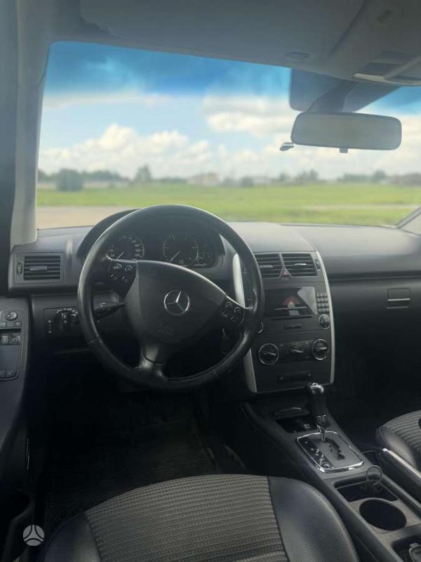 Grey Mercedes-Benz A 180 2006 in Vilnius, with an engine capacity of 1.99 L and mileage of 260 thousand km for 1640 €, photo 11 on AUTOMOTO.COM.LV