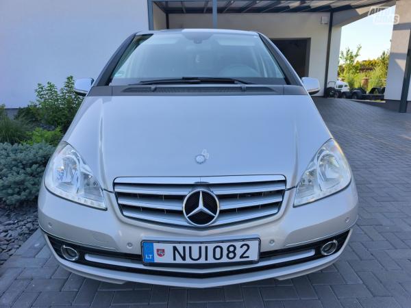 Grey Mercedes-Benz A 180 2009 in Marijampole, with an engine capacity of 2.00 L and mileage of 128 thousand km for 4950 €, photo 2 on AUTOMOTO.COM.LV