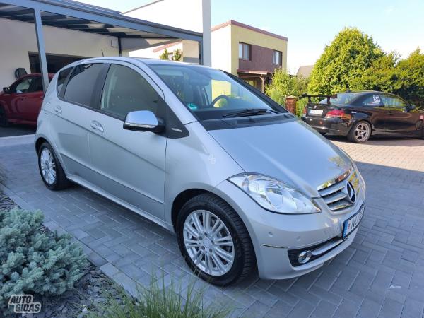Grey Mercedes-Benz A 180 2009 in Marijampole, with an engine capacity of 2.00 L and mileage of 128 thousand km for 4950 €, photo 3 on AUTOMOTO.COM.LV