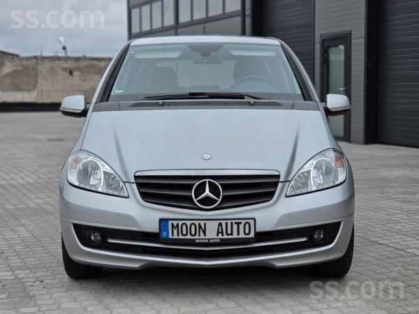 Grey Mercedes-Benz A 180 2009 in Liepaja, with an engine capacity of 2.00 L and mileage of 179 thousand km for 3290 €, photo 3 on AUTOMOTO.COM.LV
