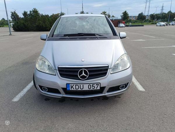 Grey Mercedes-Benz A 180 2009 in Siauliai, with an engine capacity of 1.99 L and mileage of 328 thousand km for 2250 €, photo 1 on AUTOMOTO.COM.LV