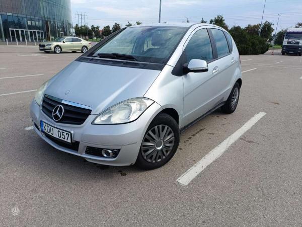 Grey Mercedes-Benz A 180 2009 in Siauliai, with an engine capacity of 1.99 L and mileage of 328 thousand km for 2250 €, photo 2 on AUTOMOTO.COM.LV