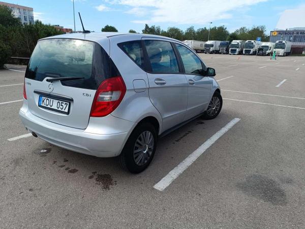 Grey Mercedes-Benz A 180 2009 in Siauliai, with an engine capacity of 1.99 L and mileage of 328 thousand km for 2250 €, photo 6 on AUTOMOTO.COM.LV