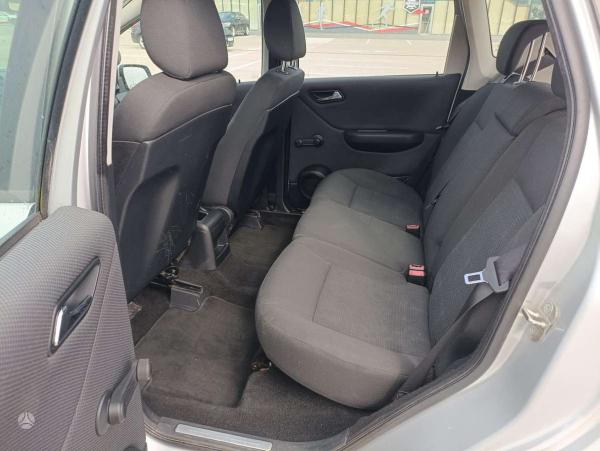 Grey Mercedes-Benz A 180 2009 in Siauliai, with an engine capacity of 1.99 L and mileage of 328 thousand km for 2250 €, photo 9 on AUTOMOTO.COM.LV
