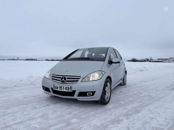 Pelēks Mercedes-Benz A 180 2010 Šauļi, ar dzinēja tilpumu 1.99 L un nobraukumu 300 tūkst. km par 2200 €, foto 1 vietnē AUTOMOTO.COM.LV