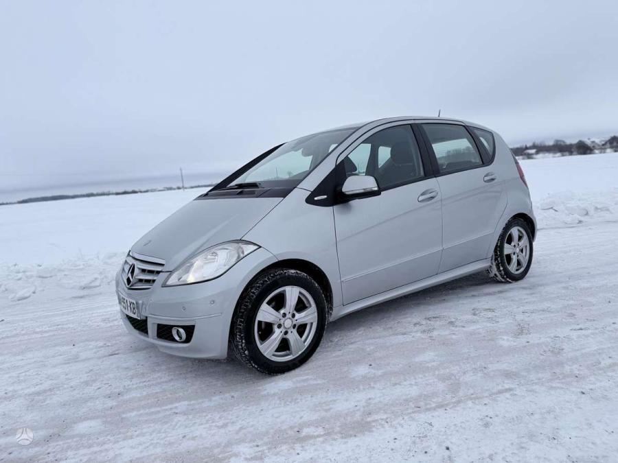 Grey Mercedes-Benz A 180 2010 in Siauliai, with an engine capacity of 1.99 L and mileage of 300 thousand km for 2200 €, photo 3 on AUTOMOTO.COM.LV