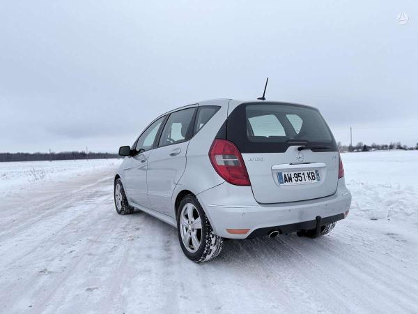 Pelēks Mercedes-Benz A 180 2010 Šauļi, ar dzinēja tilpumu 1.99 L un nobraukumu 300 tūkst. km par 2200 €, foto 10 vietnē AUTOMOTO.COM.LV