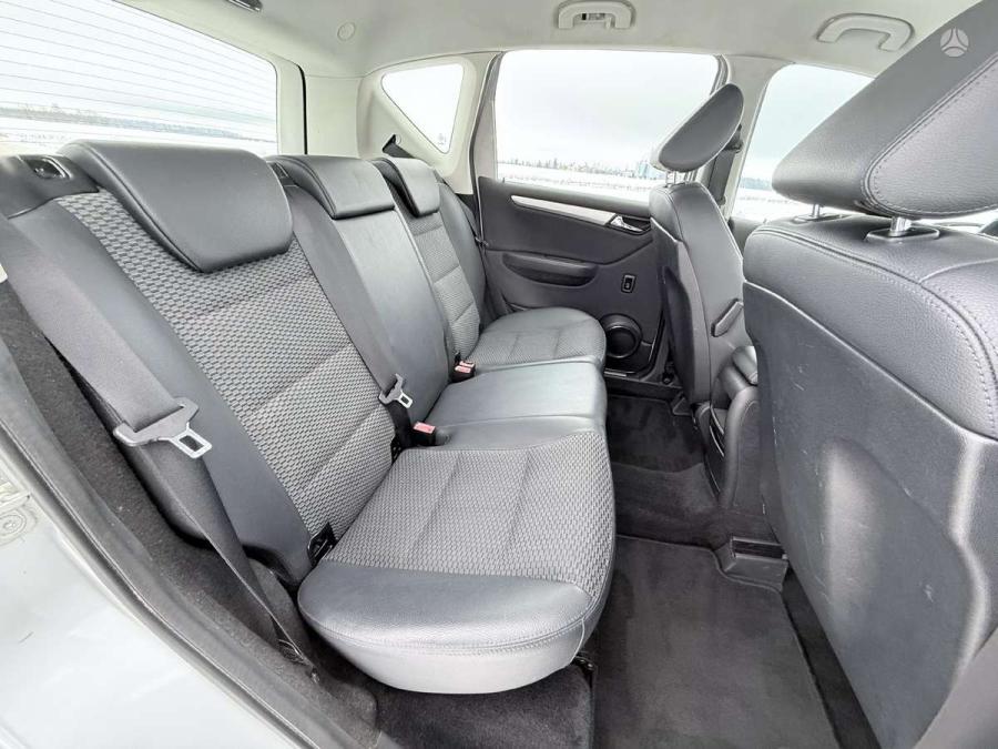 Grey Mercedes-Benz A 180 2010 in Siauliai, with an engine capacity of 1.99 L and mileage of 300 thousand km for 2200 €, photo 17 on AUTOMOTO.COM.LV