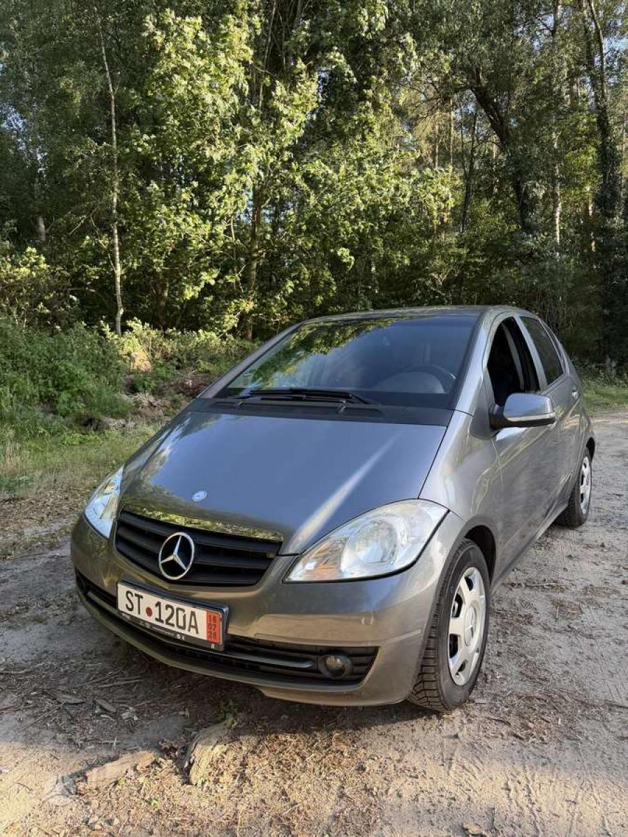 Grey Mercedes-Benz A 180 2010 in Marijampole, with an engine capacity of 2.00 L and mileage of 340 thousand km for 2400 €, photo 3 on AUTOMOTO.COM.LV