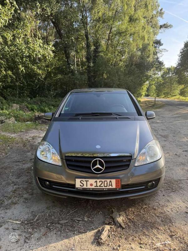 Grey Mercedes-Benz A 180 2010 in Marijampole, with an engine capacity of 2.00 L and mileage of 340 thousand km for 2400 €, photo 3 on AUTOMOTO.COM.LV