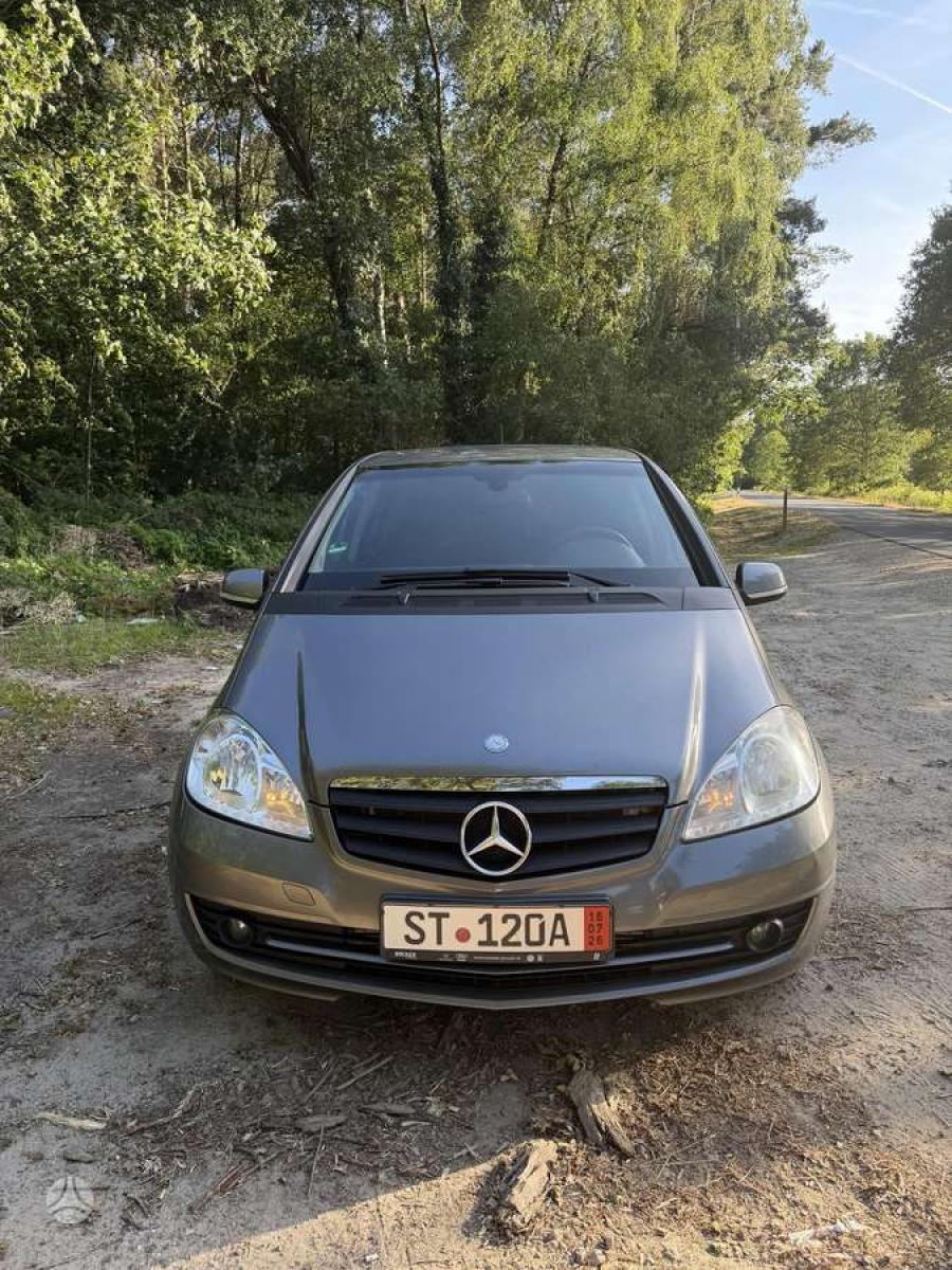 Grey Mercedes-Benz A 180 2010 in Marijampole, with an engine capacity of 2.00 L and mileage of 340 thousand km for 2400 €, photo 4 on AUTOMOTO.COM.LV