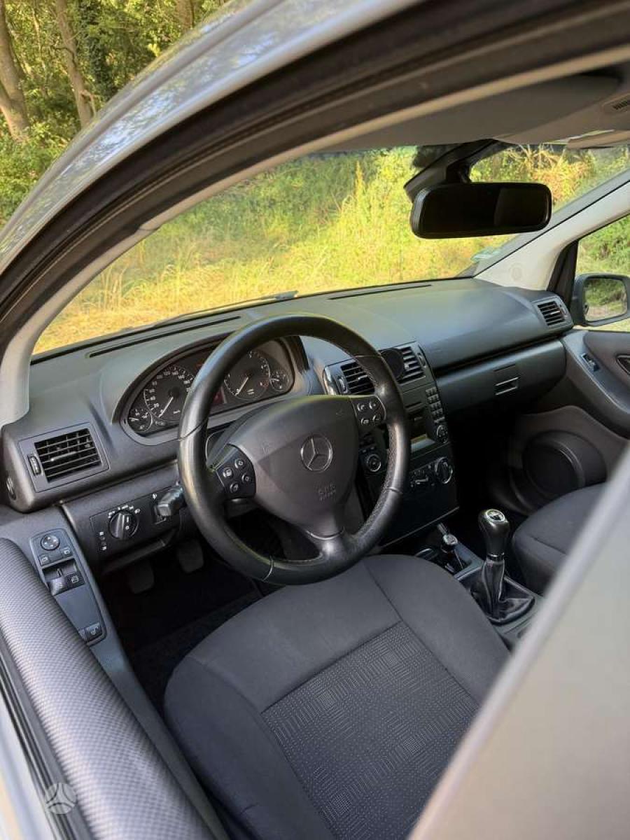 Grey Mercedes-Benz A 180 2010 in Marijampole, with an engine capacity of 2.00 L and mileage of 340 thousand km for 2400 €, photo 7 on AUTOMOTO.COM.LV