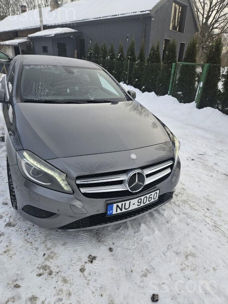 Pelēks Mercedes-Benz A 180 2012 Rīga, ar dzinēja tilpumu 1.80 L un nobraukumu 220 tūkst. km par 8000 €, foto 3 vietnē AUTOMOTO.COM.LV