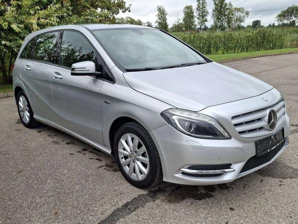 Grey Mercedes-Benz A 180 2012 in Ukmerge, with an engine capacity of 1.60 L and mileage of 255 thousand km for 4950 €, photo 4 on AUTOMOTO.COM.LV