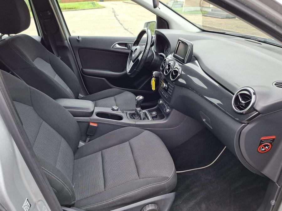 Grey Mercedes-Benz A 180 2012 in Ukmerge, with an engine capacity of 1.60 L and mileage of 255 thousand km for 4950 €, photo 12 on AUTOMOTO.COM.LV