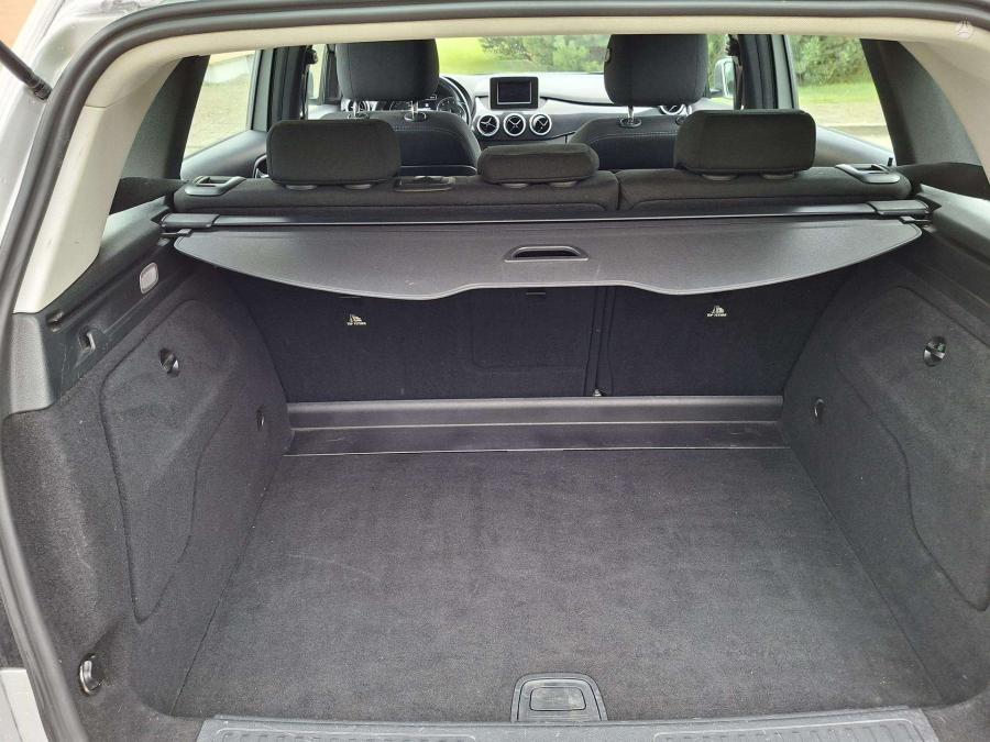 Grey Mercedes-Benz A 180 2012 in Ukmerge, with an engine capacity of 1.60 L and mileage of 255 thousand km for 4950 €, photo 15 on AUTOMOTO.COM.LV