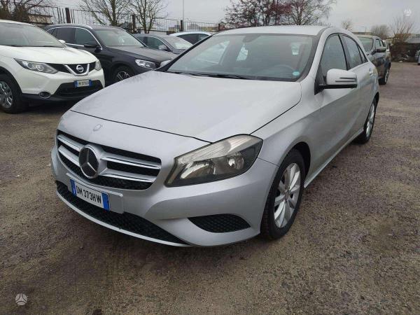 Pelēks Mercedes-Benz A 180 2013 Panevēža, ar dzinēja tilpumu 1.46 L un nobraukumu 286 tūkst. km par 6999 €, foto 3 vietnē AUTOMOTO.COM.LV