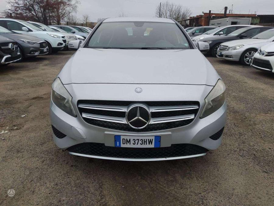 Grey Mercedes-Benz A 180 2013 in Panevezys, with an engine capacity of 1.46 L and mileage of 286 thousand km for 6999 €, photo 4 on AUTOMOTO.COM.LV