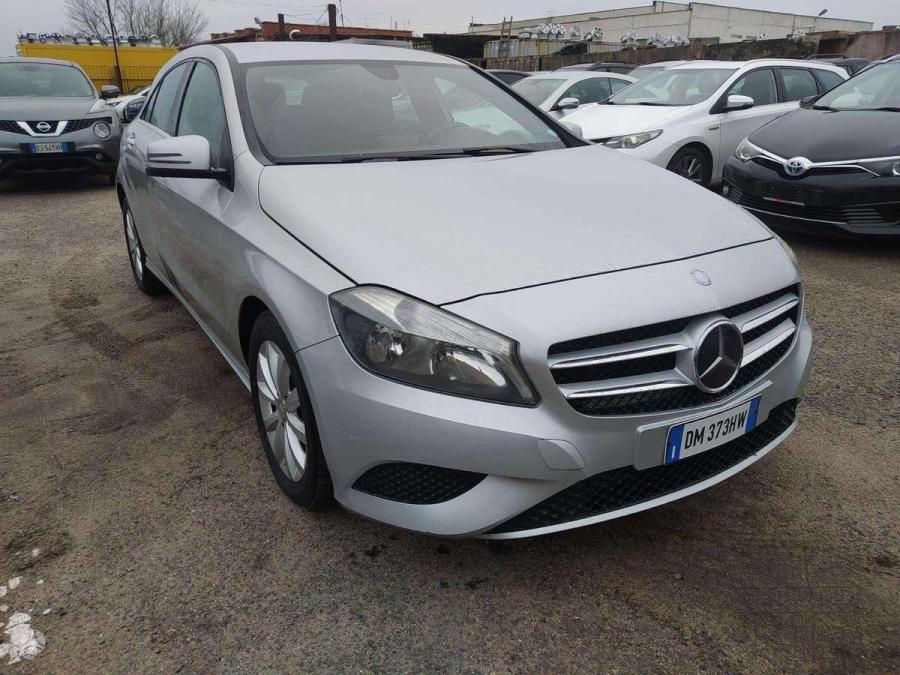 Grey Mercedes-Benz A 180 2013 in Panevezys, with an engine capacity of 1.46 L and mileage of 286 thousand km for 6999 €, photo 5 on AUTOMOTO.COM.LV