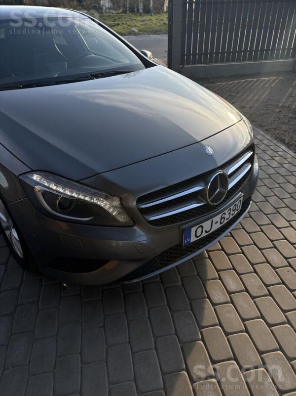 Grey Mercedes-Benz A 180 2013 in Riga, with an engine capacity of 1.50 L and mileage of 207 thousand km for 5900 €, photo 3 on AUTOMOTO.COM.LV