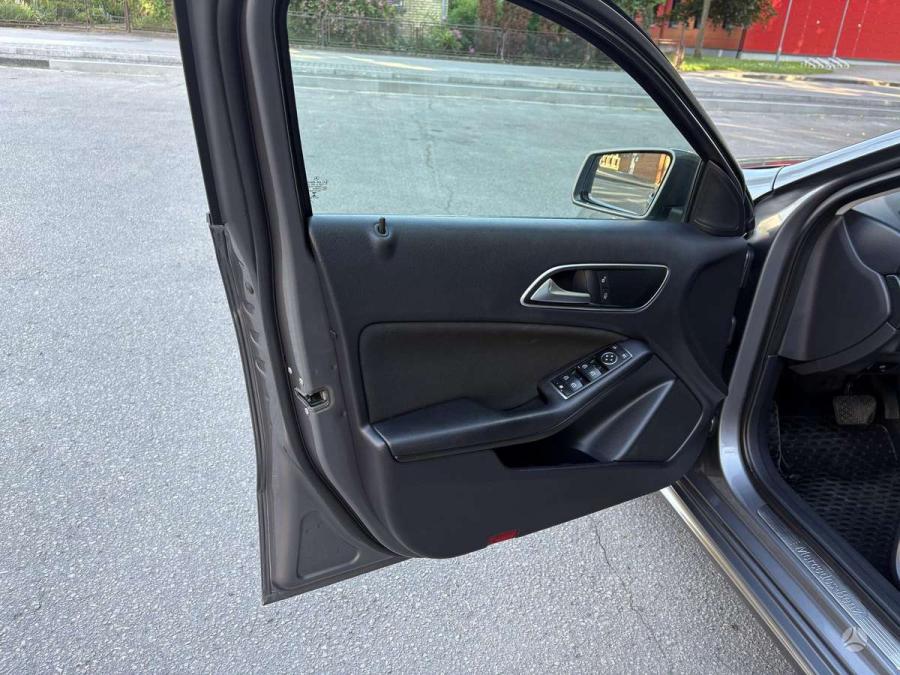Grey Mercedes-Benz A 180 2014 in Kelme, with an engine capacity of 1.50 L and mileage of 321 thousand km for 7650 €, photo 17 on AUTOMOTO.COM.LV