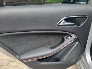 Pelēks Mercedes-Benz A 180 2016 Kauņa, ar dzinēja tilpumu 1.60 L un nobraukumu 103 tūkst. km par 13200 €, foto 25 vietnē AUTOMOTO.COM.LV