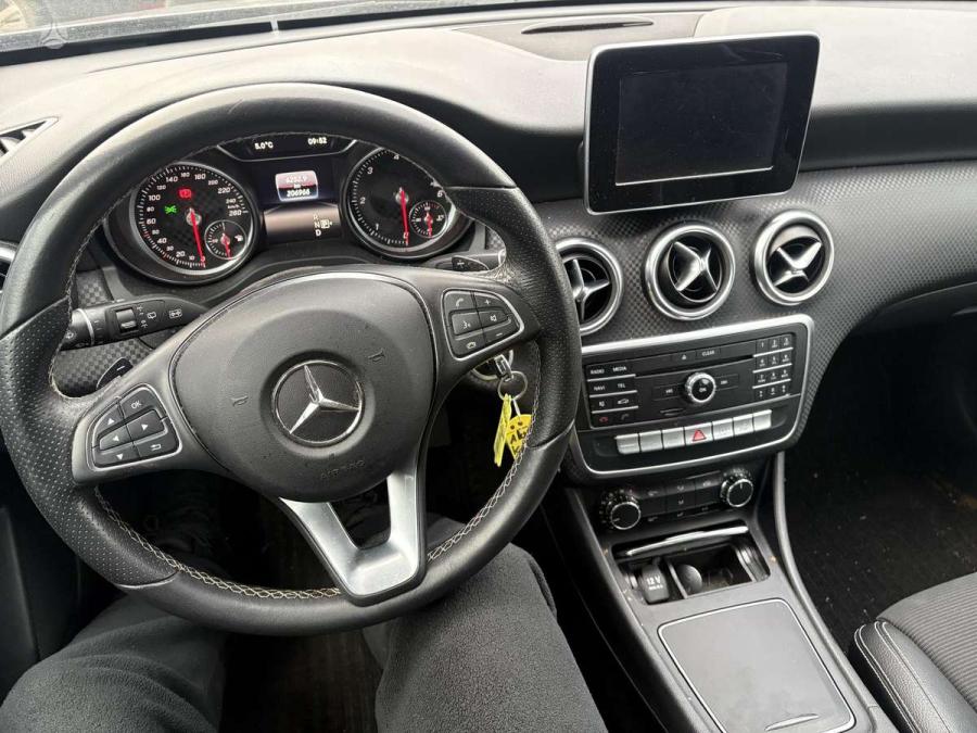 Grey Mercedes-Benz A 180 2017 in Taurage, with an engine capacity of 1.50 L and mileage of 206 thousand km for 6800 €, photo 10 on AUTOMOTO.COM.LV