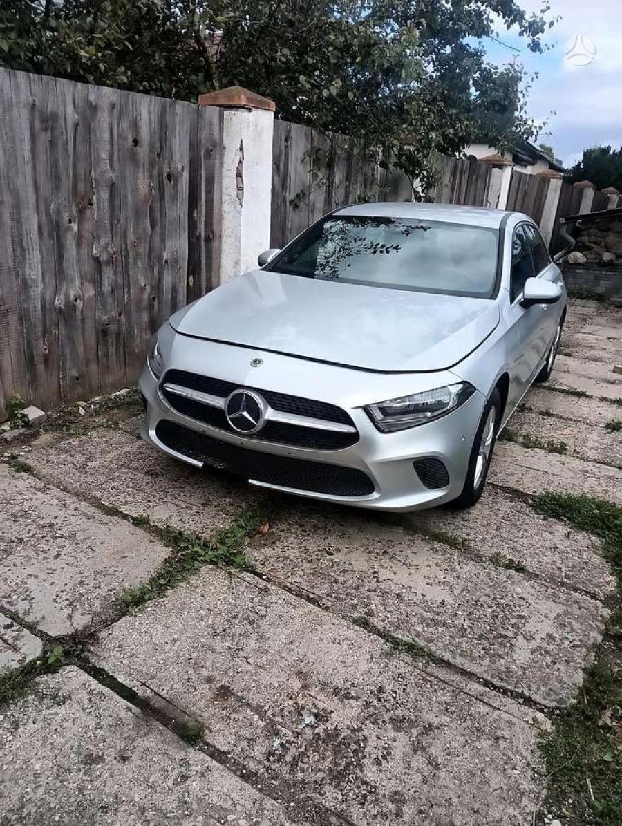 Pelēks Mercedes-Benz A 180 2018 Ukmergė, ar dzinēja tilpumu 1.46 L un nobraukumu 100 tūkst. km par 5750 €, foto 1 vietnē AUTOMOTO.COM.LV