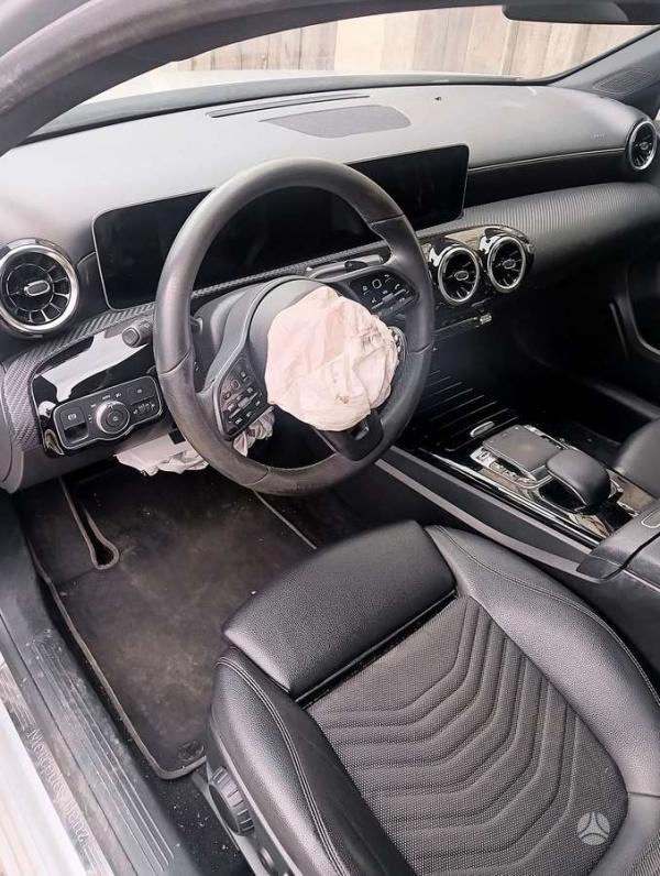 Pelēks Mercedes-Benz A 180 2018 Ukmergė, ar dzinēja tilpumu 1.46 L un nobraukumu 100 tūkst. km par 5750 €, foto 8 vietnē AUTOMOTO.COM.LV
