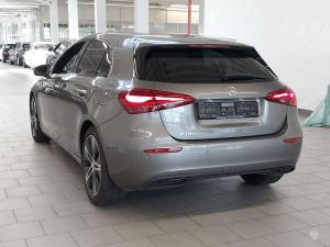 Pelēks Mercedes-Benz A 180 2026 Tallina, ar dzinēja tilpumu 0.00 L un nobraukumu 3 tūkst. km par 27965 €, foto 3 vietnē AUTOMOTO.COM.LV
