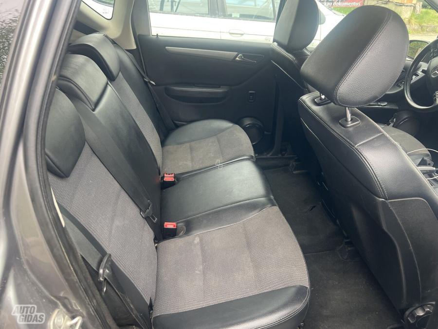 Pelēks Mercedes-Benz A 180 2007 Šauļi, ar dzinēja tilpumu 2.00 L un nobraukumu 323 tūkst. km par 1139 €, foto 18 vietnē AUTOMOTO.COM.LV