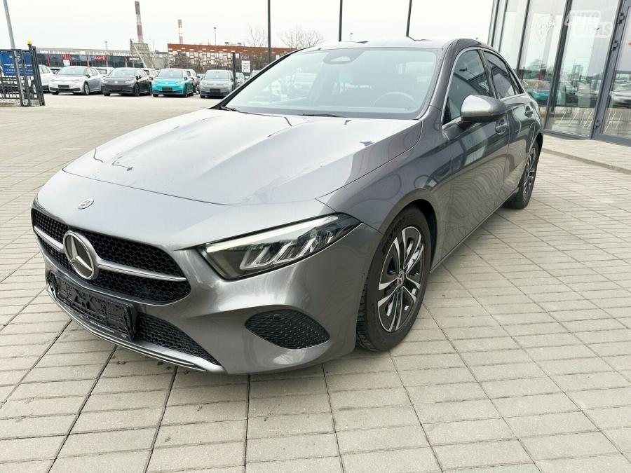 Pelēks Mercedes-Benz A 180 2023 Kauņa, ar dzinēja tilpumu 1.30 L un nobraukumu 199 tūkst. km par 18900 €, foto 1 vietnē AUTOMOTO.COM.LV